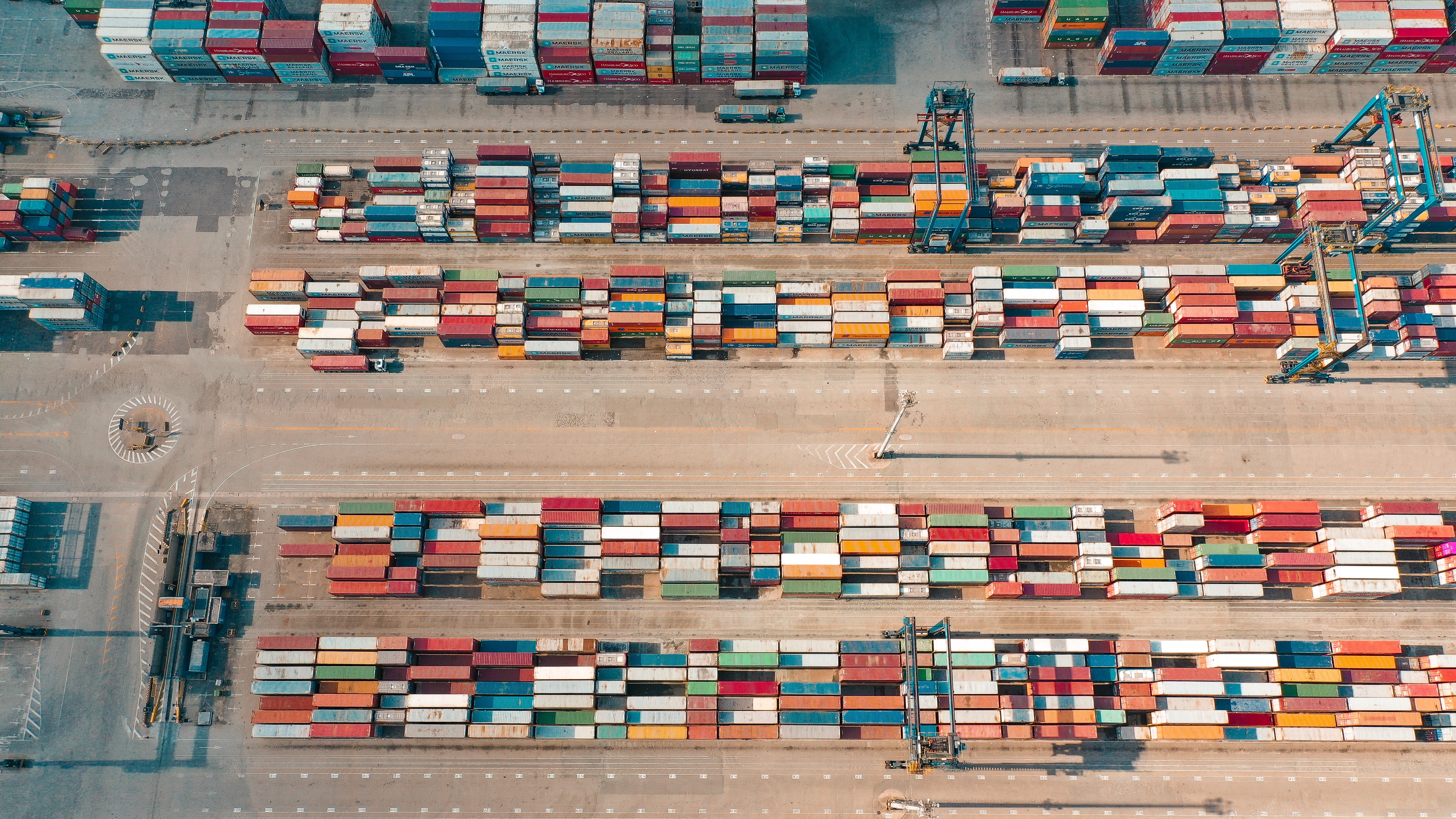 Containers, Iterables, Iterators, and Generators Containers, Iterables, Iterators, and Generators